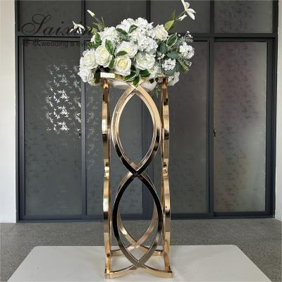 Cina Fiore da sposa in oro Piatto centrale Fiore da sposa in metallo unico 97cm in vendita