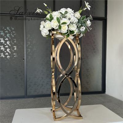 Cina Fiore da sposa in oro Piatto centrale Fiore da sposa in metallo unico 97cm in vendita