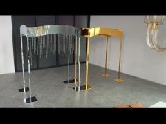 Glanzende gouden of zilveren bruiloftscentrumstukken metalen standaard