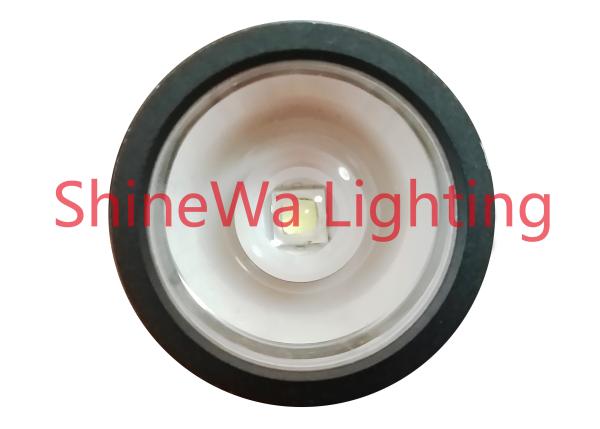 La torcia elettrica di Zoomable più luminosa di 300 lumi/Cree regolabile del fuoco ha condotto la torcia elettrica