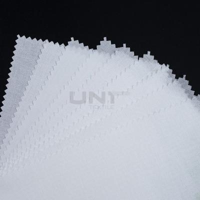 중국 저항하는 100%년 폴리에스테를 행간에 어구를 삽입하는 자연적인 연약한 셔츠 Shringkage 판매용