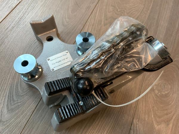 Quality ST402 6'' Cast steel base for durable application Bench chain vise for sale