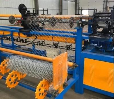 China 4m wide high quality and fully automatic diamond mesh weaving chain link fence machine for sale