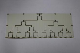 中国 ロジャース3003 RF/マイクロウェーブPTFEベースのロジャースPCB 2つの層板 販売のため