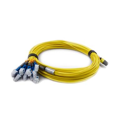 中国 3.0mm G657A1 MPO MTPの繊維光学のパッチ・コード ポリ塩化ビニール/LSZHの低い挿入損失 販売のため