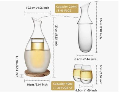 Cina Tazze su ordinazione della caraffa di causa di vetro di vino da 8,5 once con 4 Saki Cup Set in vendita
