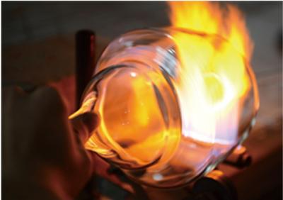 Cina Lanciatore dell'alta teiera del vetro borosilicato di Novolink chiaro con la maniglia gialla per le bevande calde e fredde 1200ml in vendita
