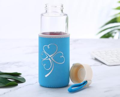 Cina Bottiglia di vetro portatile ad alto contenuto di borosilicato per uso quotidiano con coperchio in PP in vendita