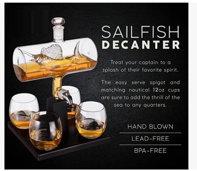 Cina Insieme lussuoso dell'erogatore del whiskey del decantatore del vetro borosilicato del pesce spada in vendita