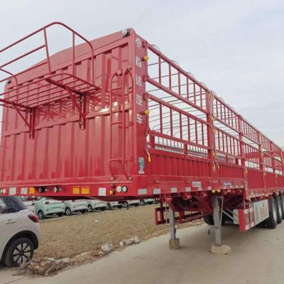 Cina 40 tonnellate di tre assi sospensione a molla a foglia per il trasporto di bestiame recinzione di carico semirimorchio in vendita
