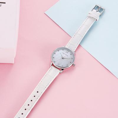 Cina Rivesta di pelle resistente di acqua di Shell Dial 3ATM della perla dell'orologio del quarzo della lega del quadrante della cinghia 32mm in vendita