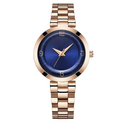 Cina Orologio al quarzo da donna di piccole dimensioni da 30 mm con cinturino in acciaio inossidabile Orologio da donna con temperamento personalizzato OEM in vendita