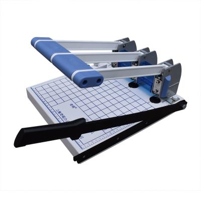 Cina Facile utilizzo Tre fori Punch carta per Max. Larghezza utilizzabile di 320 mm in commerciale in vendita