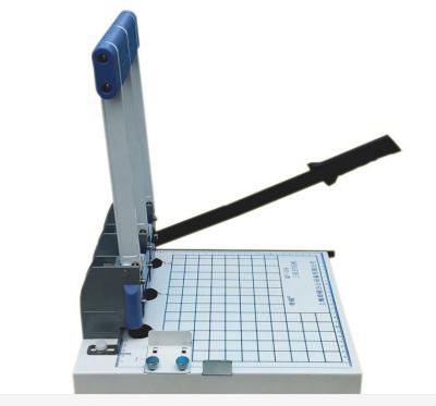 Cina Facile utilizzo Tre fori Punch carta per Max. Larghezza utilizzabile di 320 mm in commerciale in vendita