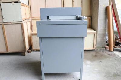 China A3 elektrische papier snijmachine met 40 mm snijdikte en automatische papier push way Te koop