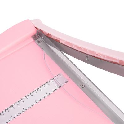 Cina Manuale A4 330x320mm Taglio Dimensione Trittatore di carta con colore rosa e spessore di 10 fogli in vendita