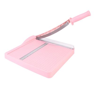 Cina Manuale A4 330x320mm Taglio Dimensione Trittatore di carta con colore rosa e spessore di 10 fogli in vendita