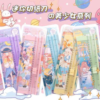 Cina 2022 Custom Cartoon A5 Mini Paper Trimmer 135g Desktop Cutter con design leggero in vendita