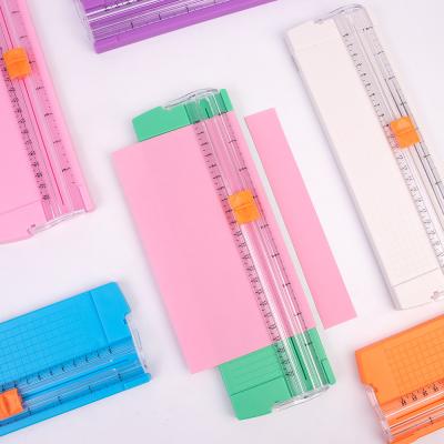 China Máquina de corte de papel de mini-slide azul com régua Espessura de corte 10 folhas de papel de impressão de 80 g à venda
