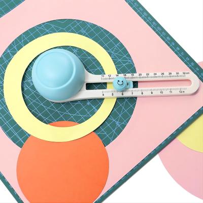 Cina Mini tagliatore di carta rotondo per cartoni 2022 versione aggiornata 75g ABS in metallo in vendita