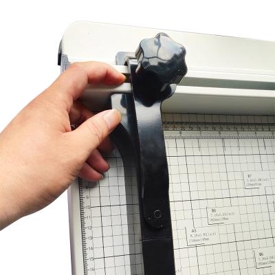Cina Office Home White A4 Heavy Duty Guillotine Paper Cutter con base metallica e manuale in vendita