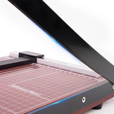 Cina A4 Tagliatore di carta Legno manuale Trittatore di carta a ghigliottina per il taglio di carta di ZEQUAN in vendita