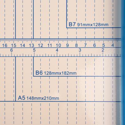 中国 ミニ デスクトップ紙トリマー 320×320MMを切るためのA4紙切断機 切断サイズ 8Pc/Ctn 販売のため