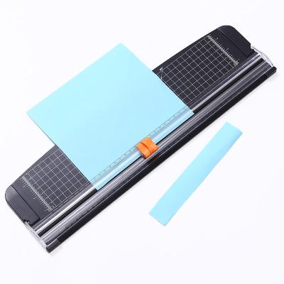 中国 コンパクト マニュアル A3 紙トリマー 安全な刃と切断厚さ 1mm 黒 販売のため