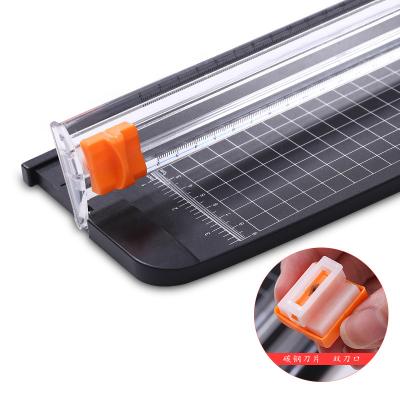 China Trimmer de papel A3 manual compacto com lâmina segura e espessura de corte de 1 mm em preto à venda