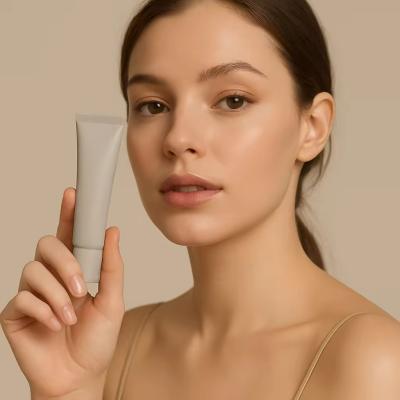 Cina Tubo per rossetto idratante in plastica vuoto per rossetto, balsamo per labbra, lucidalabbra in vendita
