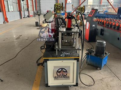 중국 Perforated rolling shutter door roll forming line in Venezuela 판매용