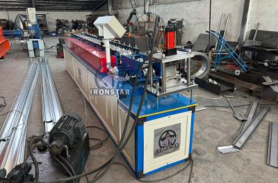 중국 도미니카에서 150mm 폭의 재료로 102mm 롤 셔터 문 롤 형성 기계 판매용