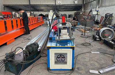 중국 도미니카에서 150mm 폭의 재료로 102mm 롤 셔터 문 롤 형성 기계 판매용