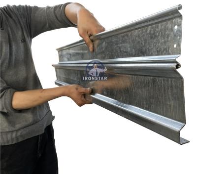 Cina Strisce di fondo di macchine per la lavorazione del rotolo delle porte a persiana in vendita