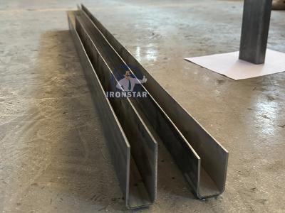 Cina 30*70mm U guide rail roll forming machine in Nicaragua in vendita