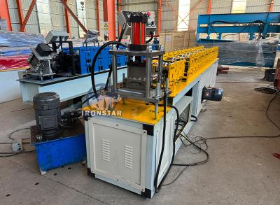 China Rolling shutter door roll forming machine in Nicaragua for sale