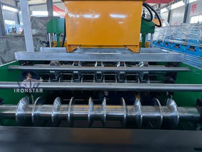 Cina IBR Crimping roof sheet roll forming machine working video in South Africa automatic Horizontal crimp machine Raw material: PPGI in vendita