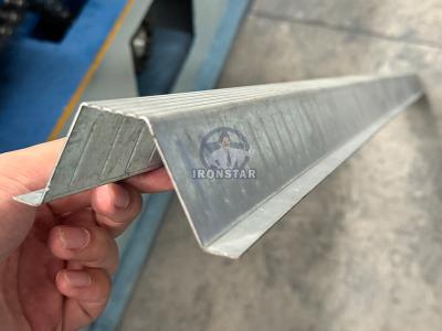 Cina Macchina di formazione di rotoli Omega batten Macchina di formazione di rotoli di canale Omega Top hat Machine di formazione di rotoli Materia prima: acciaio galvanizzato in vendita