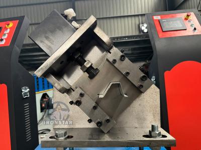 Cina Macchina di formazione di rotoli Omega batten Macchina di formazione di rotoli di canale Omega Top hat Machine di formazione di rotoli Materia prima: acciaio galvanizzato in vendita