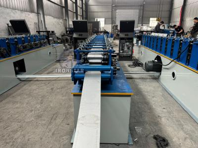 Cina Macchina di formazione di rotoli Omega batten Macchina di formazione di rotoli di canale Omega Top hat Machine di formazione di rotoli Materia prima: acciaio galvanizzato in vendita