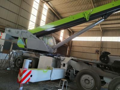 Cina QY70 ha ristrutturato il camion ha montato Crane Telescopic Boom Crane 70 tonnellate in vendita