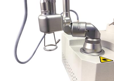 Cina Macchina frazionaria del laser di CO2 dell'anidride carbonica di rimozione dell'acne con il raffreddamento a aria in vendita