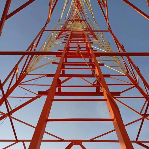 Quality More Than 30 Years Life Time Telecom Tower Self Supporting Structure Type Zinc Painting Surface Optimized for Signal Coverage for sale