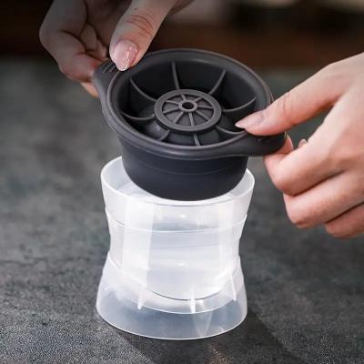 Cina BPA Free Sphere Ice Cube Tray Mould Inodore per la preparazione di cocktail in vendita