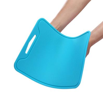Cina utensili da cucina in silicone a prova d' olio multifunzione, tavola da taglio in silicone portatile in vendita