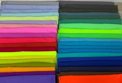 Cina Pantaloni da spiaggia a velo di pelle di pesce impermeabile Tessuto per abiti da spiaggia di lusso ad alte prestazioni in vendita