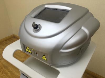 Cina macchina vascolare di rimozione del laser a diodi 980nm, attrezzatura di trattamento del laser delle vene varicose in vendita