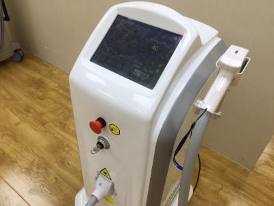 Cina Macchina comoda di depilazione del laser del salone, macchina facciale di depilazione del laser in vendita