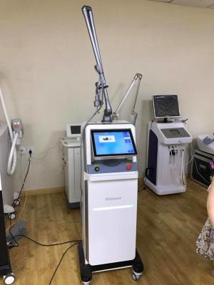 Cina Laser frazionario Vaginal Tightening Machine del laser di FDA della cicatrice di rimozione di CO2 medica della macchina in vendita