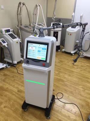 Cina Macchina frazionaria di rimozione della cicatrice del laser con 7 - sistema di trasmissione del giunto di Ariculation in vendita